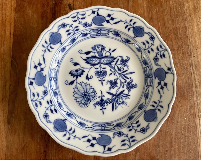 A Beautiful Meissen Blue Onion Design Blue and White Porcelain ...