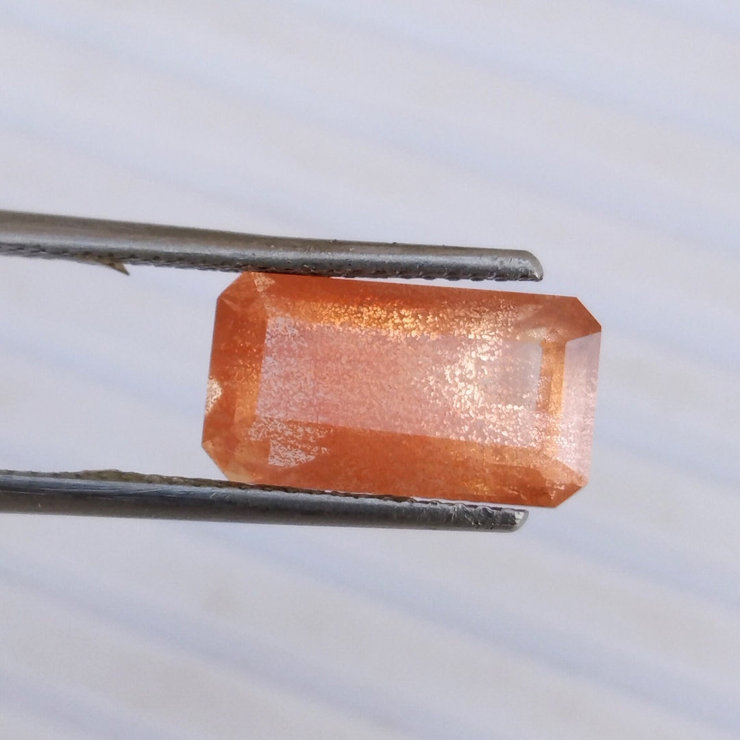 3.90 Carat Natural Oregon Sunstone: Copper Schiller Gemstone (13x7 MM ...