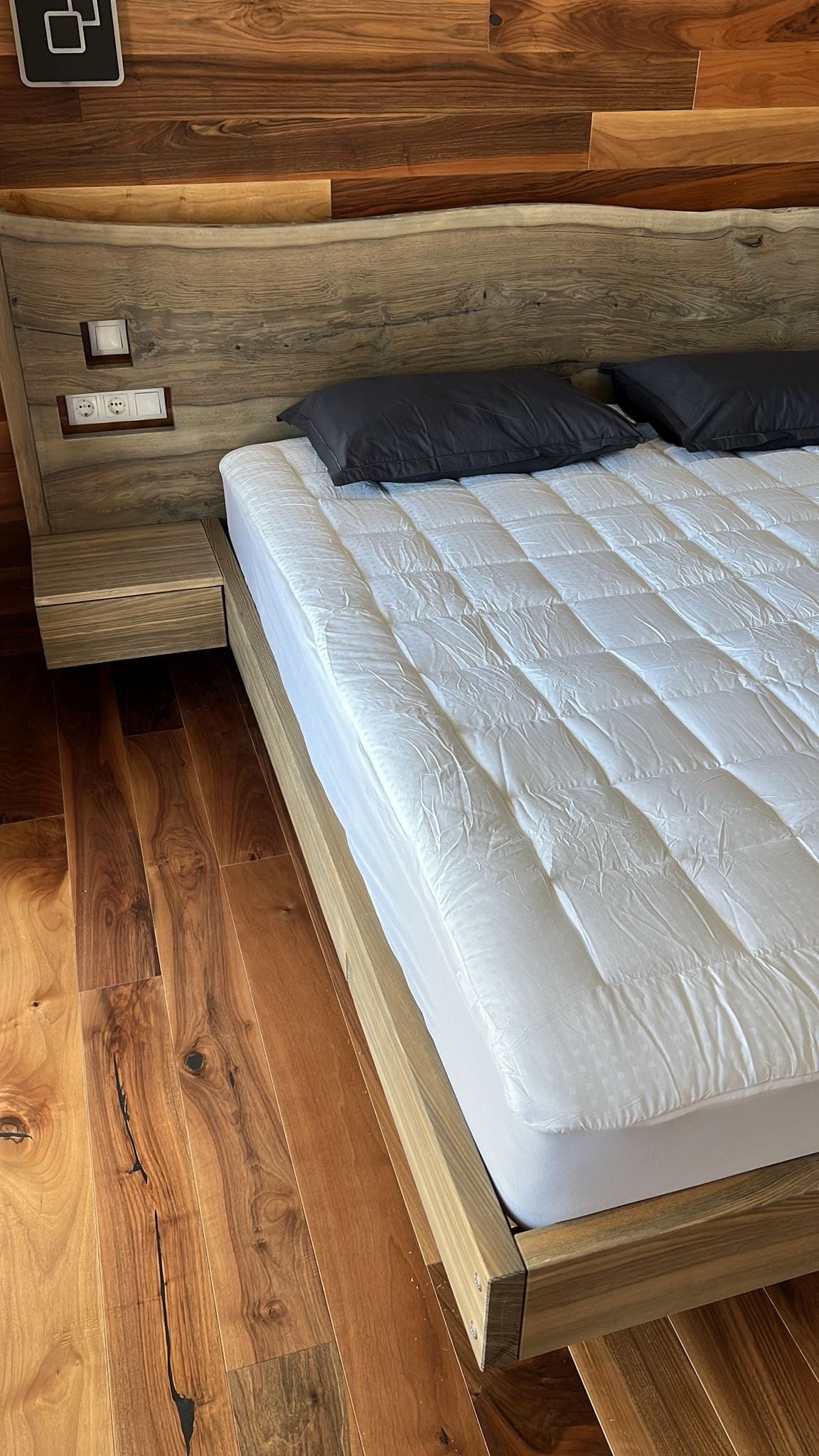 Dark Wooden Bed Floating Platform Frame / Custom Furniture / Wood Bed ...