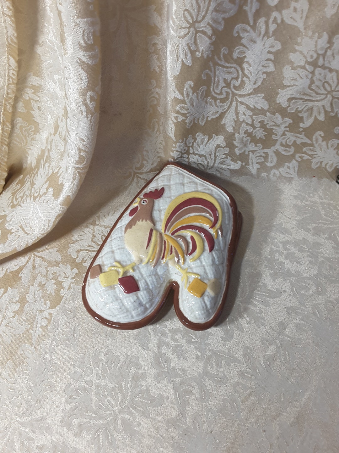 Vintage Ceramic Wall Pocket Oven Mitt Shaped With a Lovely Rooster 1970 ...