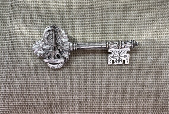 Vintage French Souvenir Key to Eiffel Tower, Brooch p… - Gem