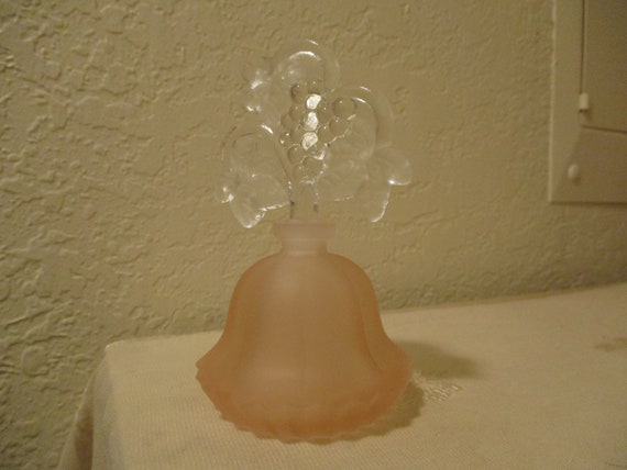 Vintage circa 1950/60s Frosted Pink Perfume Bottle w/… - Gem