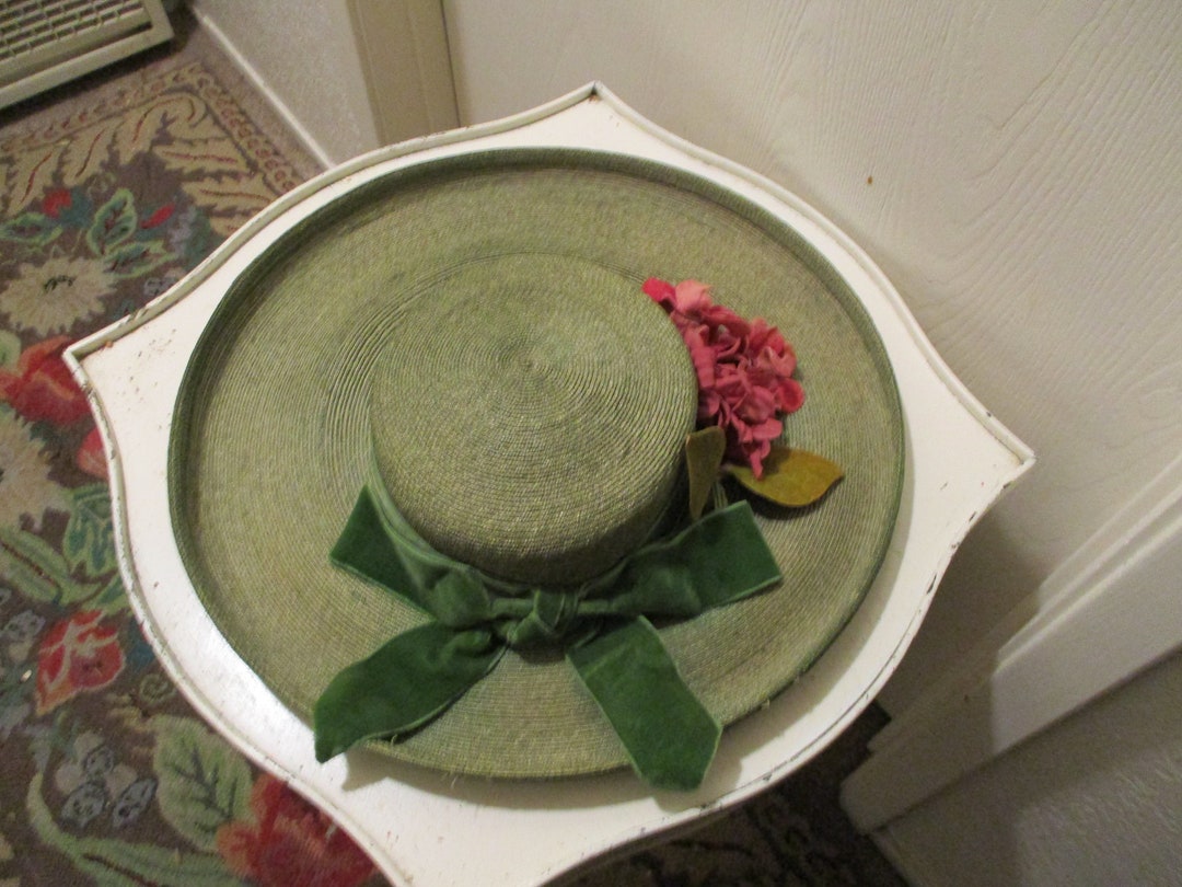 1940s Wide Flipped Brim Green Straw Sun Hat W/ Velvet Hat Band & Bow ...