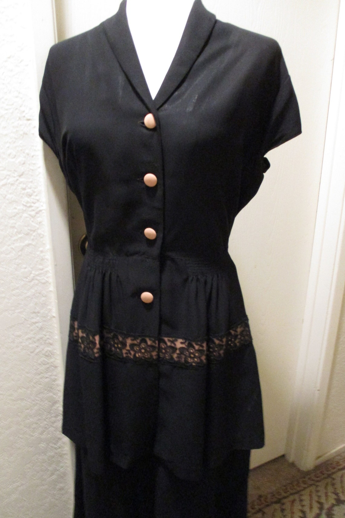 A JOYCE ORIGINAL 1940's 2 Piece Black & Pink Top W/ Peplum and Skirt ...