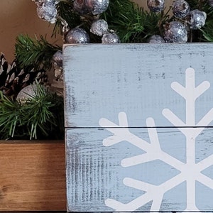 Snowflake Wood Wall Art / Rustic Winter Pallet Wood Sign / Farmhouse ...