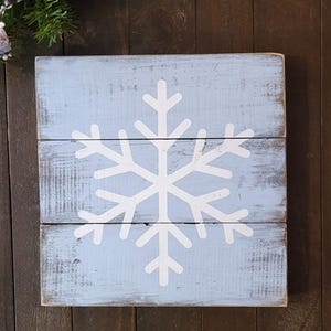 Snowflake Wood Wall Art / Rustic Winter Pallet Wood Sign / Farmhouse ...