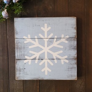 Snowflake Wood Wall Art / Rustic Winter Pallet Wood Sign / Farmhouse ...