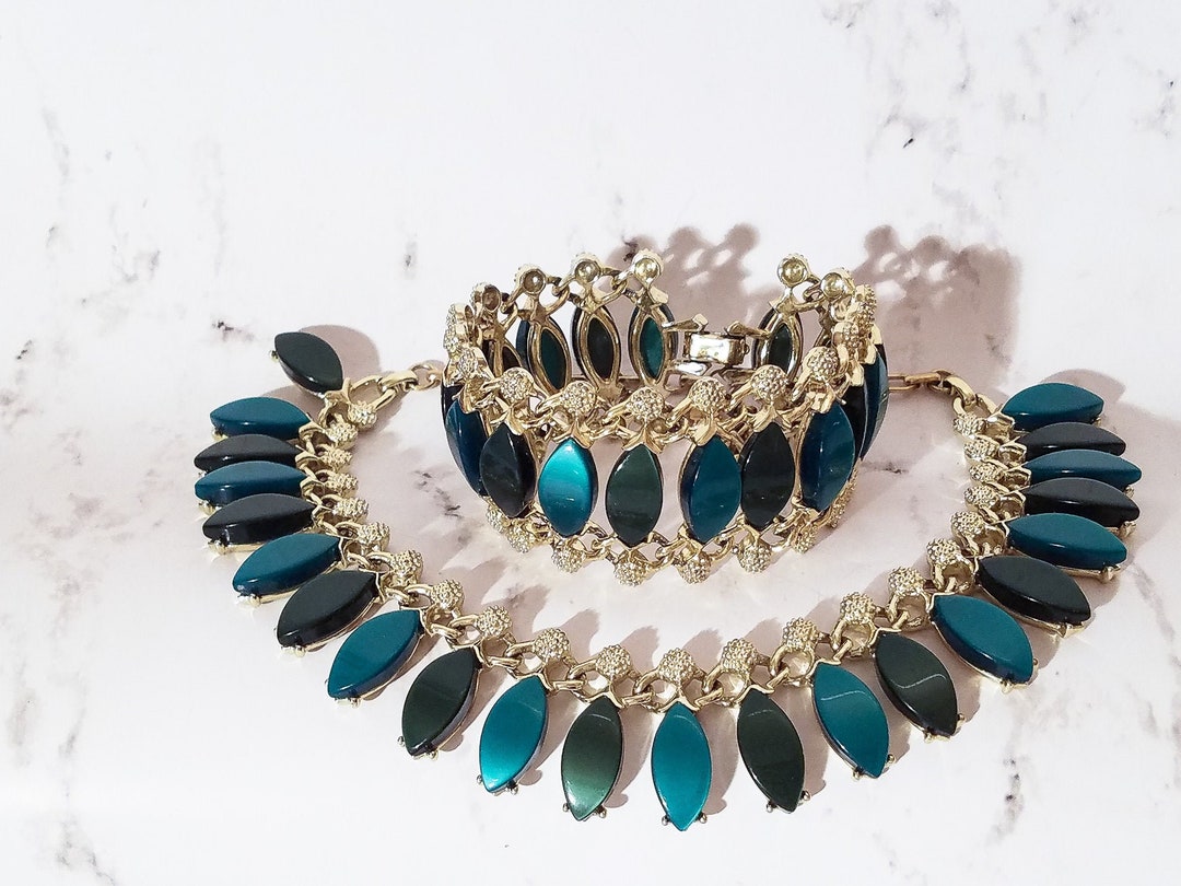 Vintage Unsigned Pakula Two Tone Green Thermoset Necklace and Bracelet ...