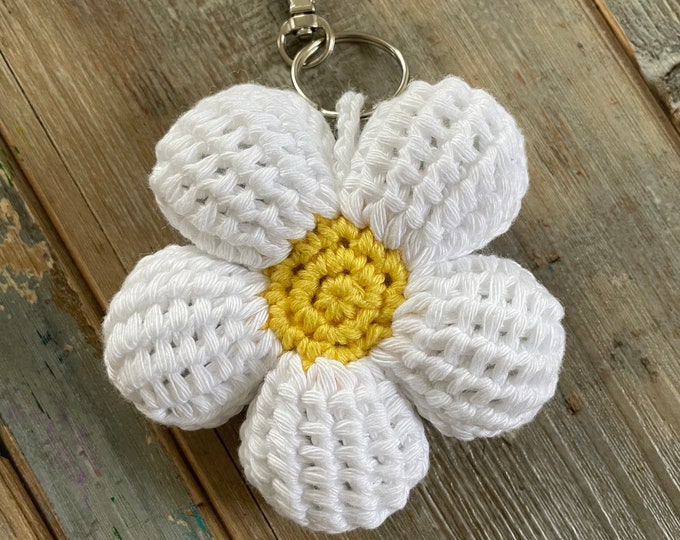 Daisy Crochet Keyring, Crochet Keyring, Handmade Keyring, Daisy Gift ...