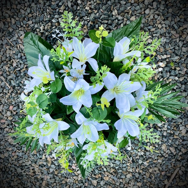 Tribute Table - Etsy