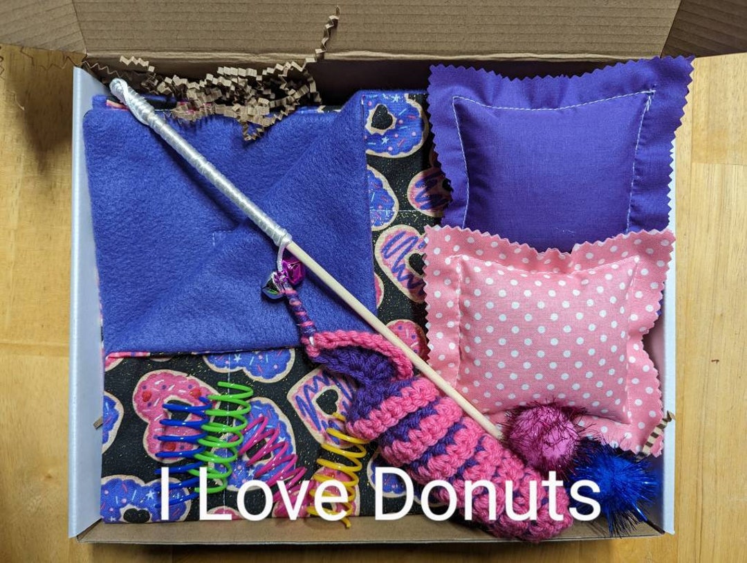 I Love Donuts Catnip Box | Fun Catnip Toys for Kittens | Shy Cat Toys ...