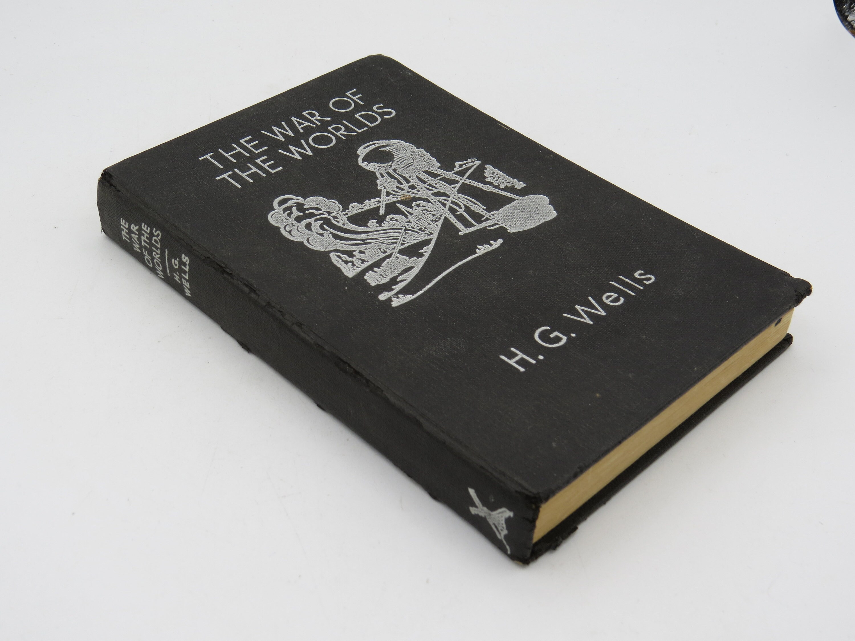 The War of the Worlds H. G. Wells Science Fiction Classic | Etsy