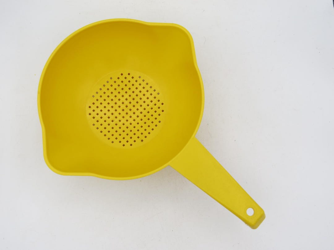 Tupperware Colander With Handle and Spout, 7" Diameter, Model 1200 ...