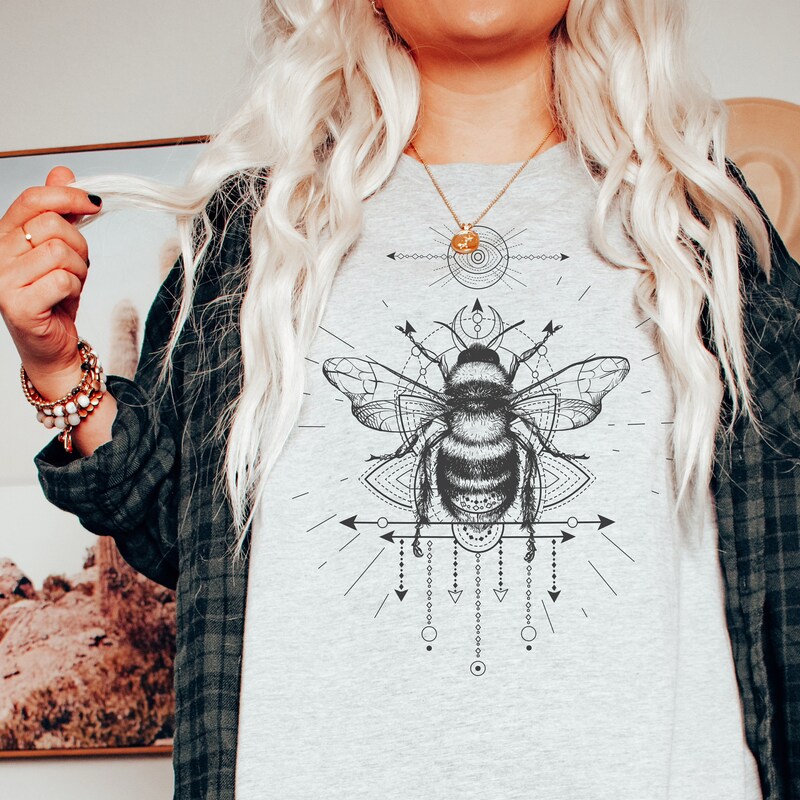 Bee Tshirt - Etsy