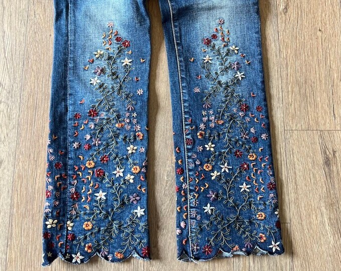 Driftwood Floral Embroidered Capris W/ Scalloped Edges, colette Style ...