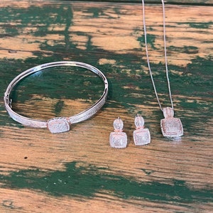 BR Sun Diamond Jewelry Set W/ Matching Bracelet, Earrings, and Necklace ...