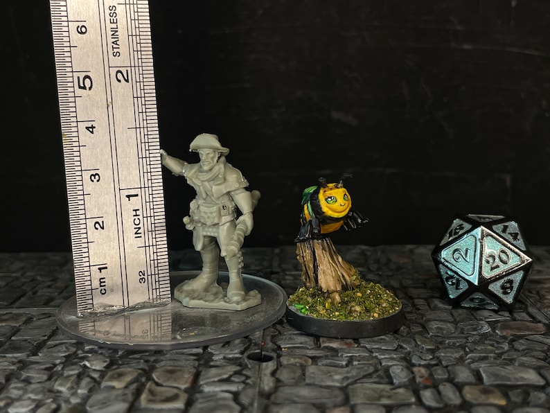 Chibi Bumblebee Adventurer Beefolk Painted Miniature D&D - Etsy