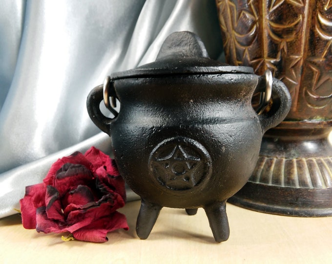 Antique Cast Iron LARGE REAL Witch Cauldron Kettle Witchcraft Spell ...