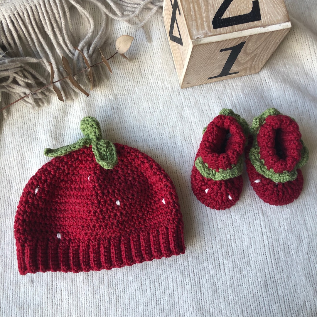 NEWBORN BABY BOOTIES ~ Strawberry Baby Socks ~ Baby Shower Gift ~ Baby ...