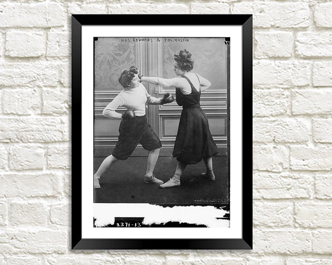 Women Boxing Print: Vintage Female Fighting Photograph - Etsy