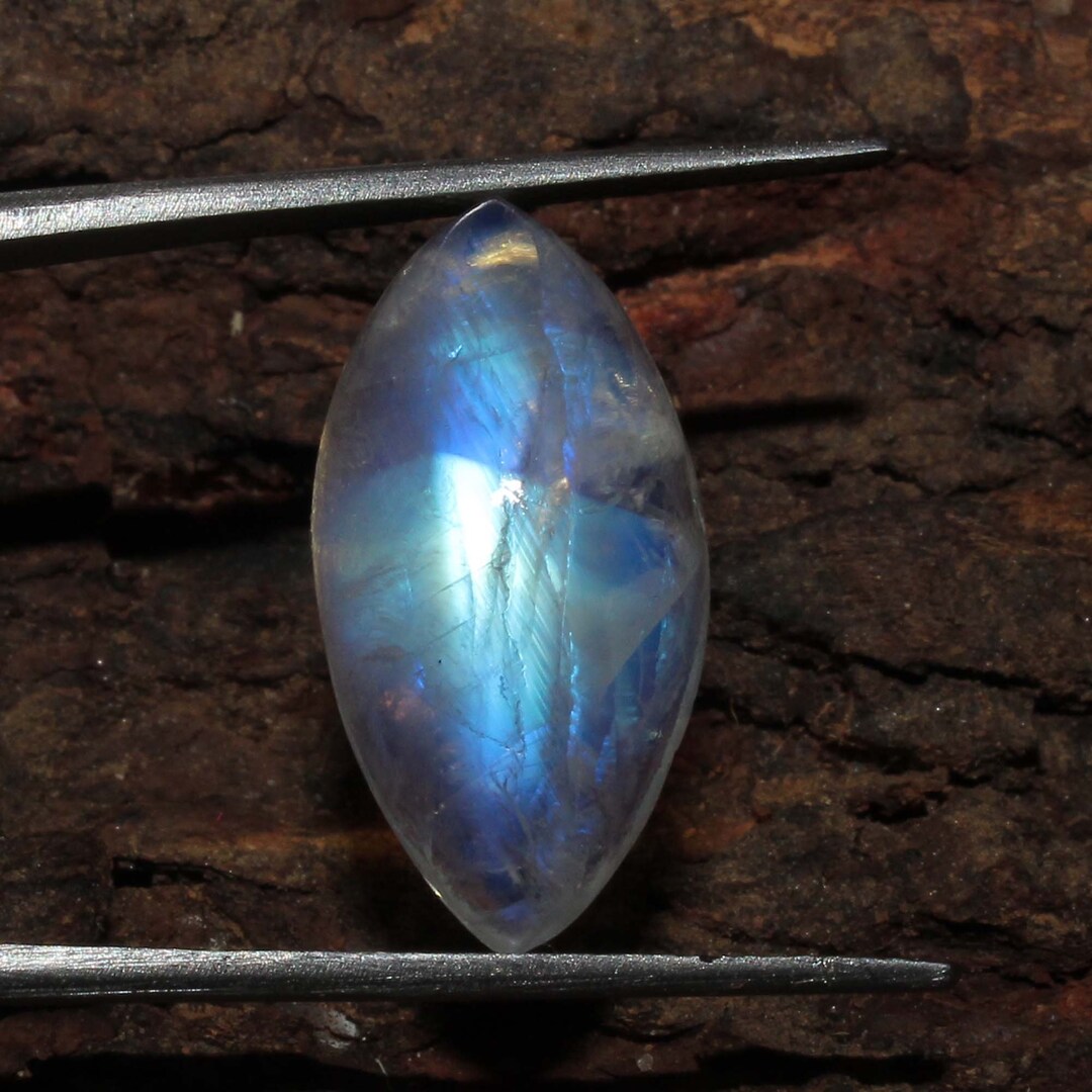 14.00 CT, Natural White Rainbow Moonstone, Blue Fire Cabochon Moonstone ...