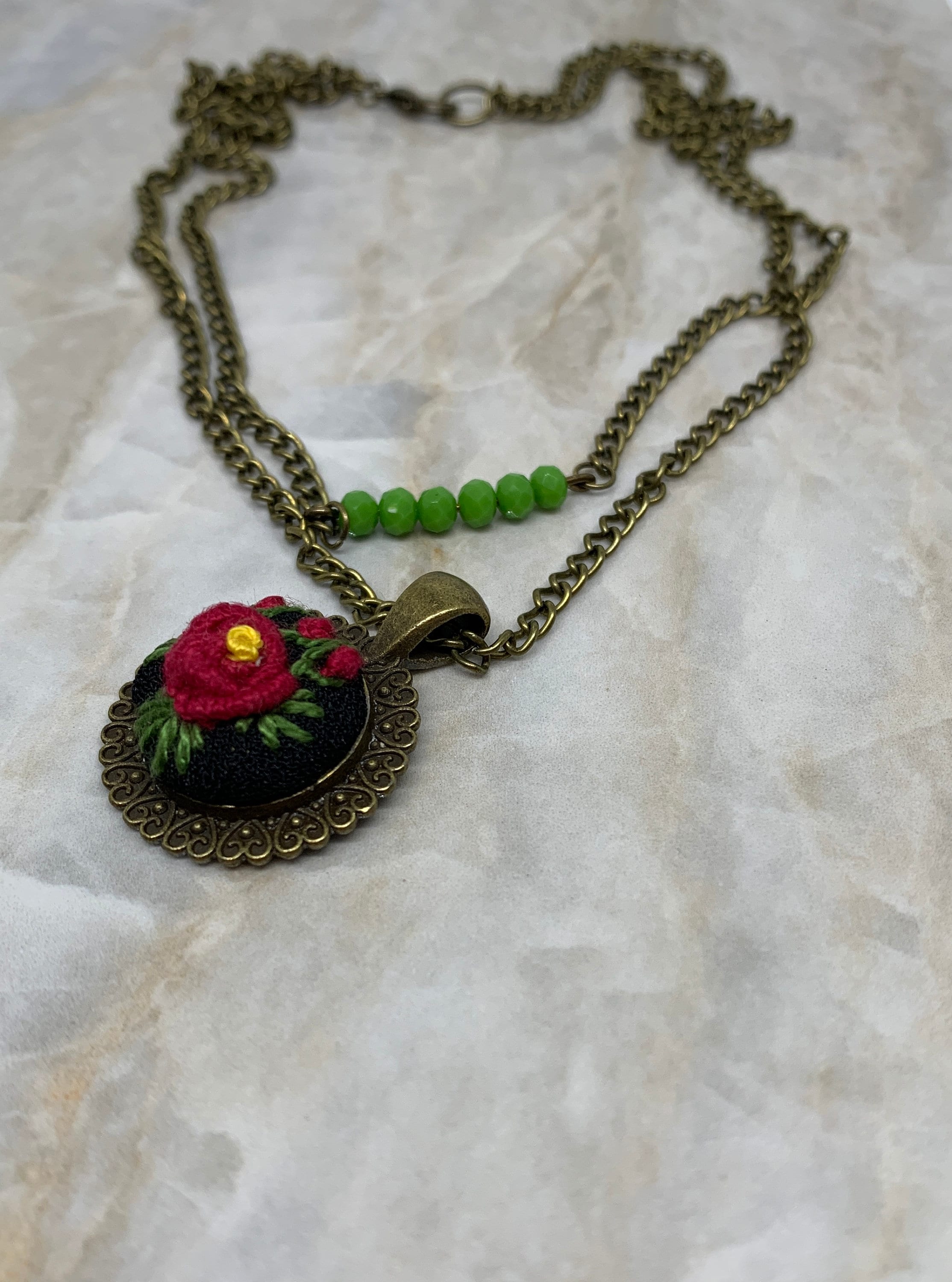 Collier superposé superposition de roses rouges, collier double, chaîne ...