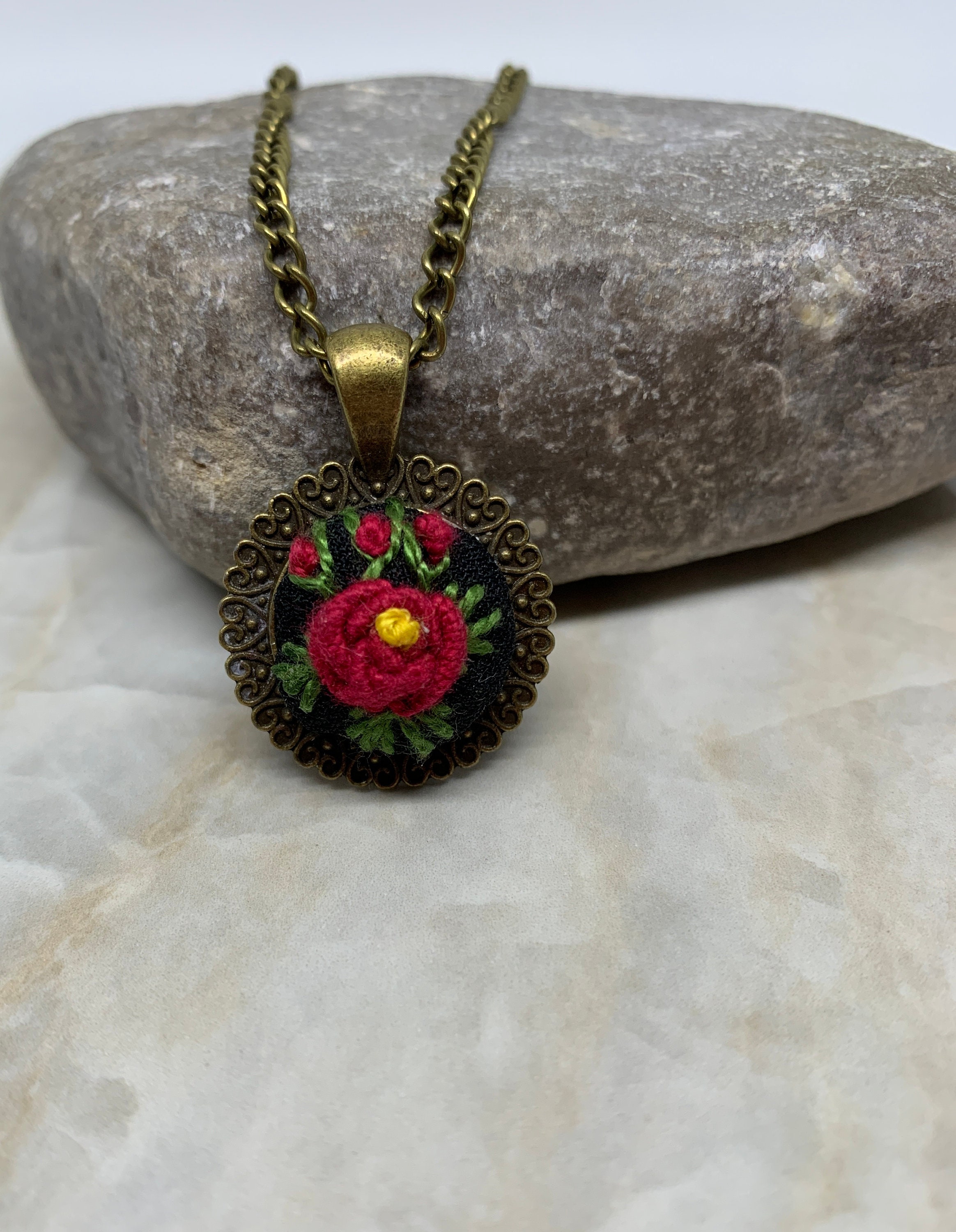 Collier superposé superposition de roses rouges, collier double, chaîne ...