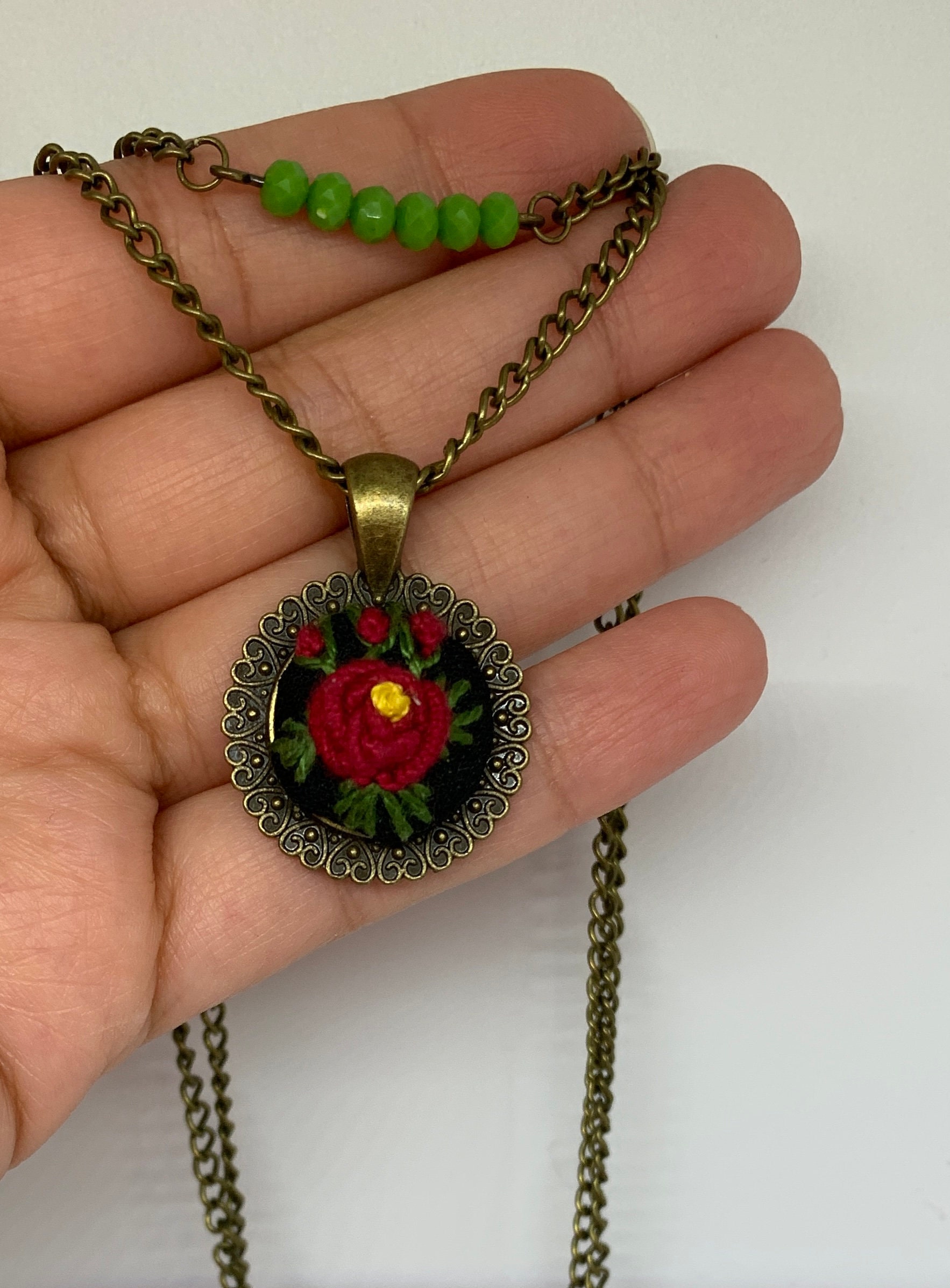 Collier superposé superposition de roses rouges, collier double, chaîne ...