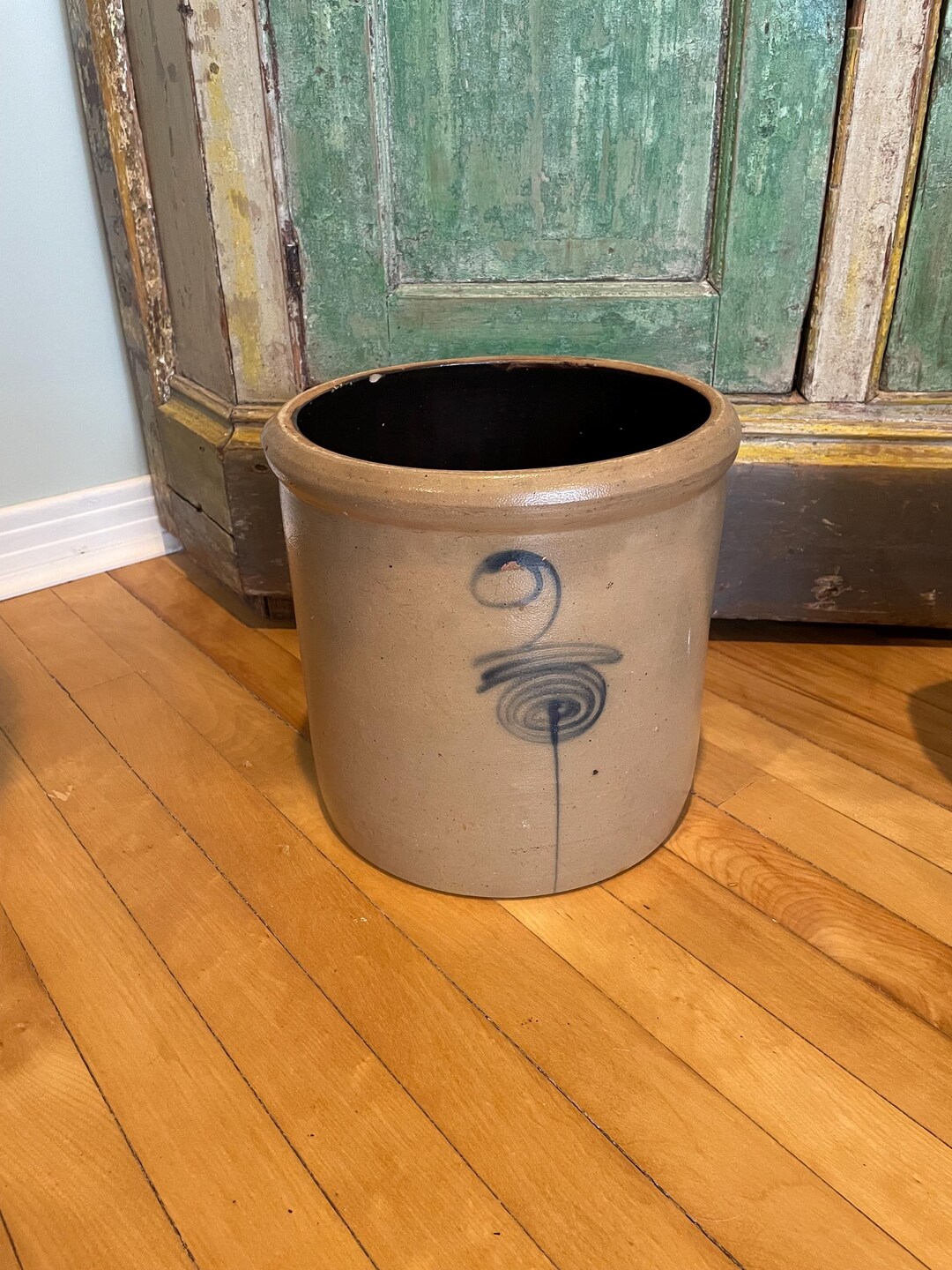 A Nice Antique Unsigned 2 Gallon Open Crock With an Attractive Blue Bee ...