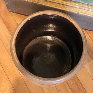 A Nice Antique Unsigned 2 Gallon Open Crock With an Attractive Blue Bee ...