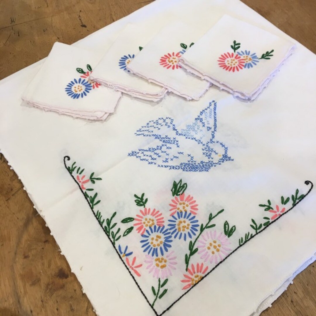 A Nice Selection of 5 Vintage Linens - Etsy