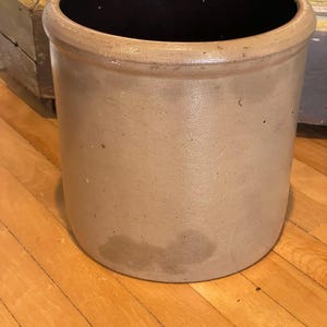 A Nice Antique Unsigned 2 Gallon Open Crock With an Attractive Blue Bee ...