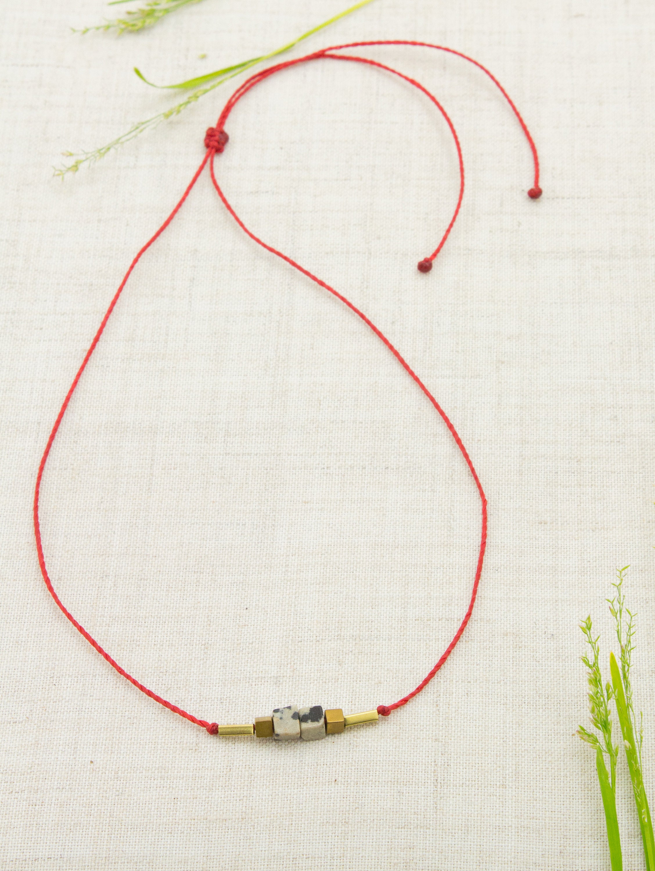 Joyas minmós listas Cadena Macrame . Piedra diferentes colores. Collier ...