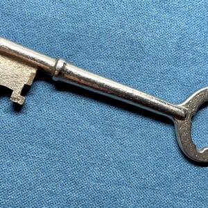 2 Authentic Vintage Skeleton Keys - Etsy