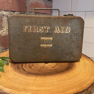 Vintage First Aid Safety Kit Made by Davis Division in Newark NJ, Metal ...