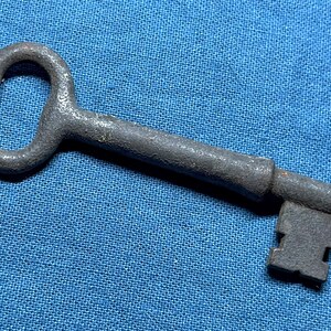 2 Authentic Vintage Skeleton Keys - Etsy