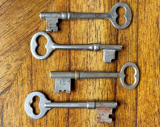 4 Authentic Vintage Embossed/stamped Skeleton Keys, Embossed Corbin - Etsy