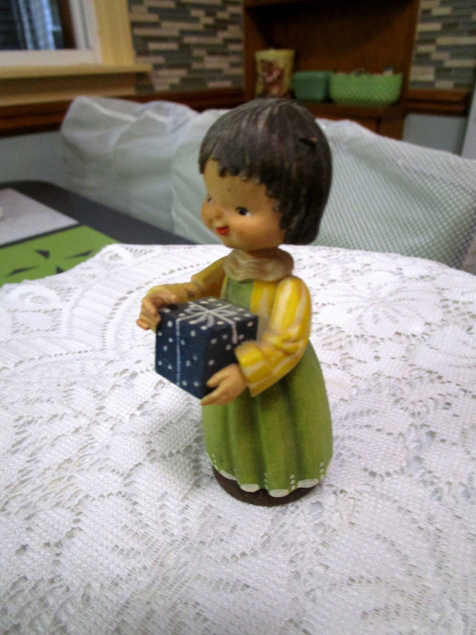 Anri Carving, Juan Ferrandiz, Present Girl, Folk Art, Wooden Figurines ...