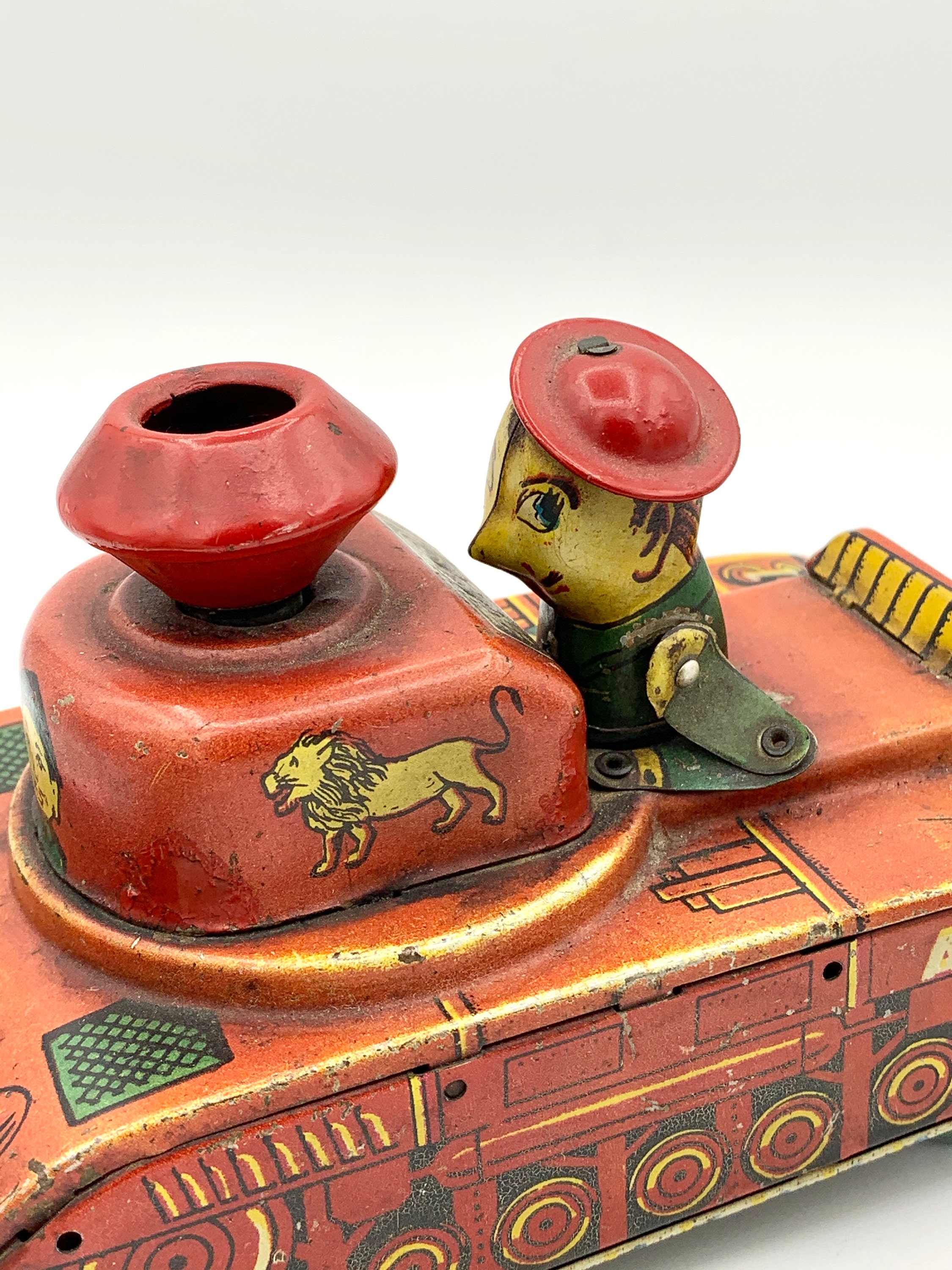 Vintage Tin Metal Wind up Toy man Soldier in Red - Etsy