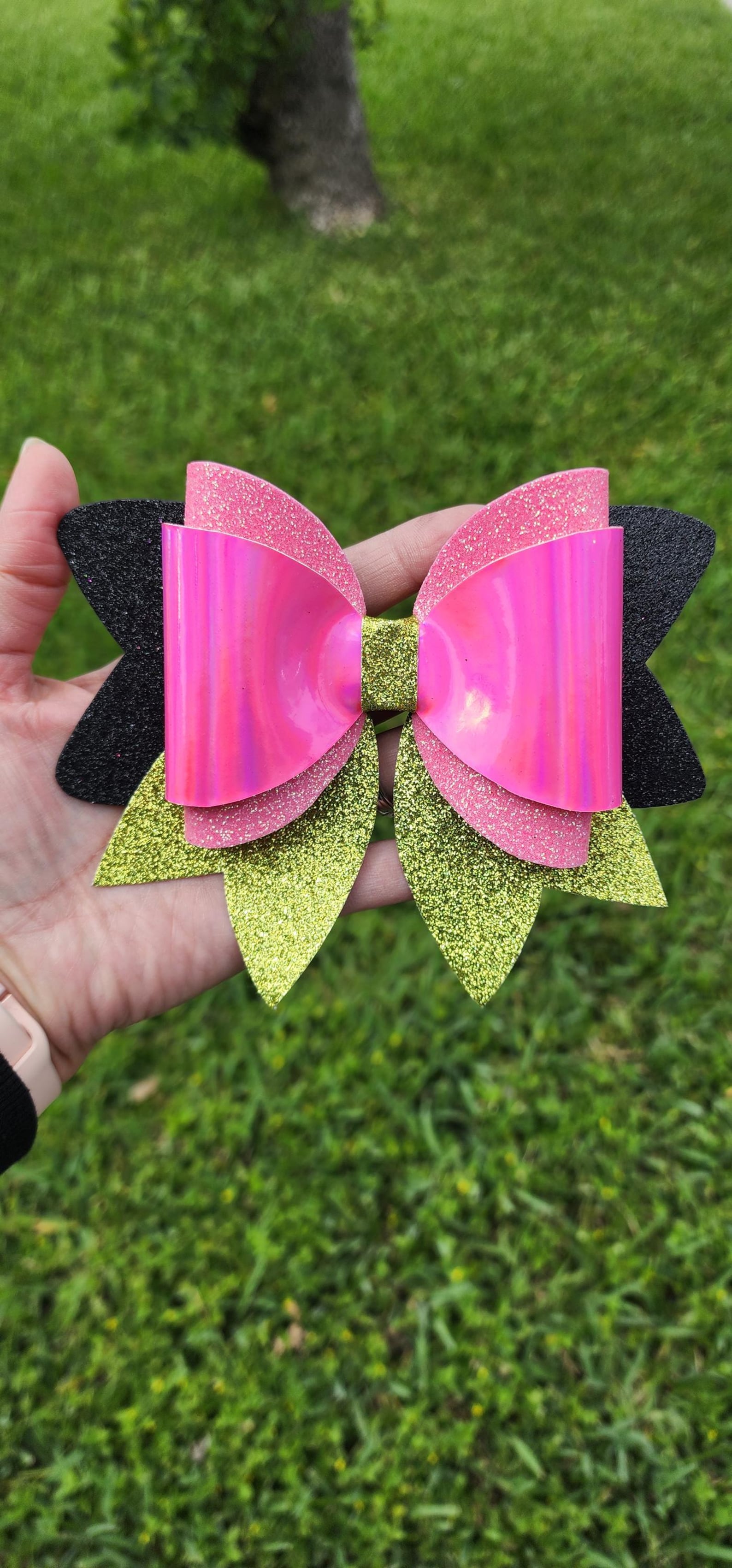 Character Theme Hair Bow. - Etsy