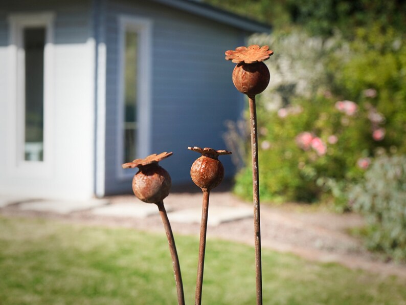 Rusty Metal Poppy Seed Head Sculpture / Garden Art Decoration - Etsy