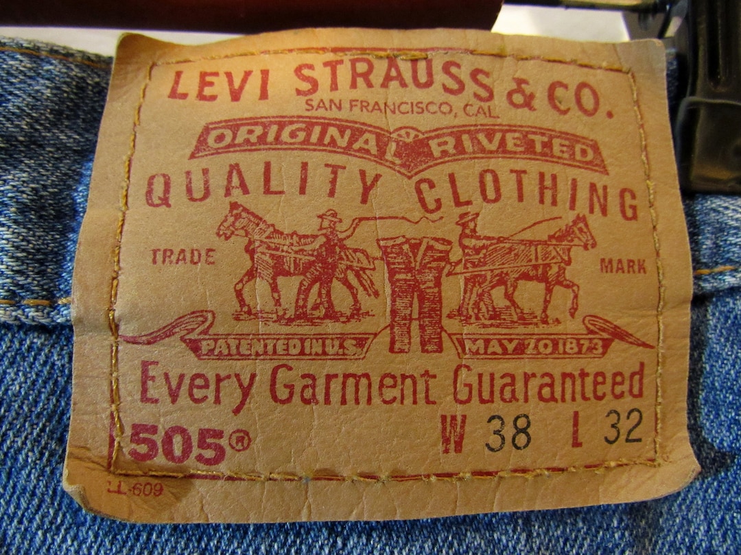 2001 Vintage Levi's Men's 505 Regular Fit Straight Leg Blue Denim Jeans ...