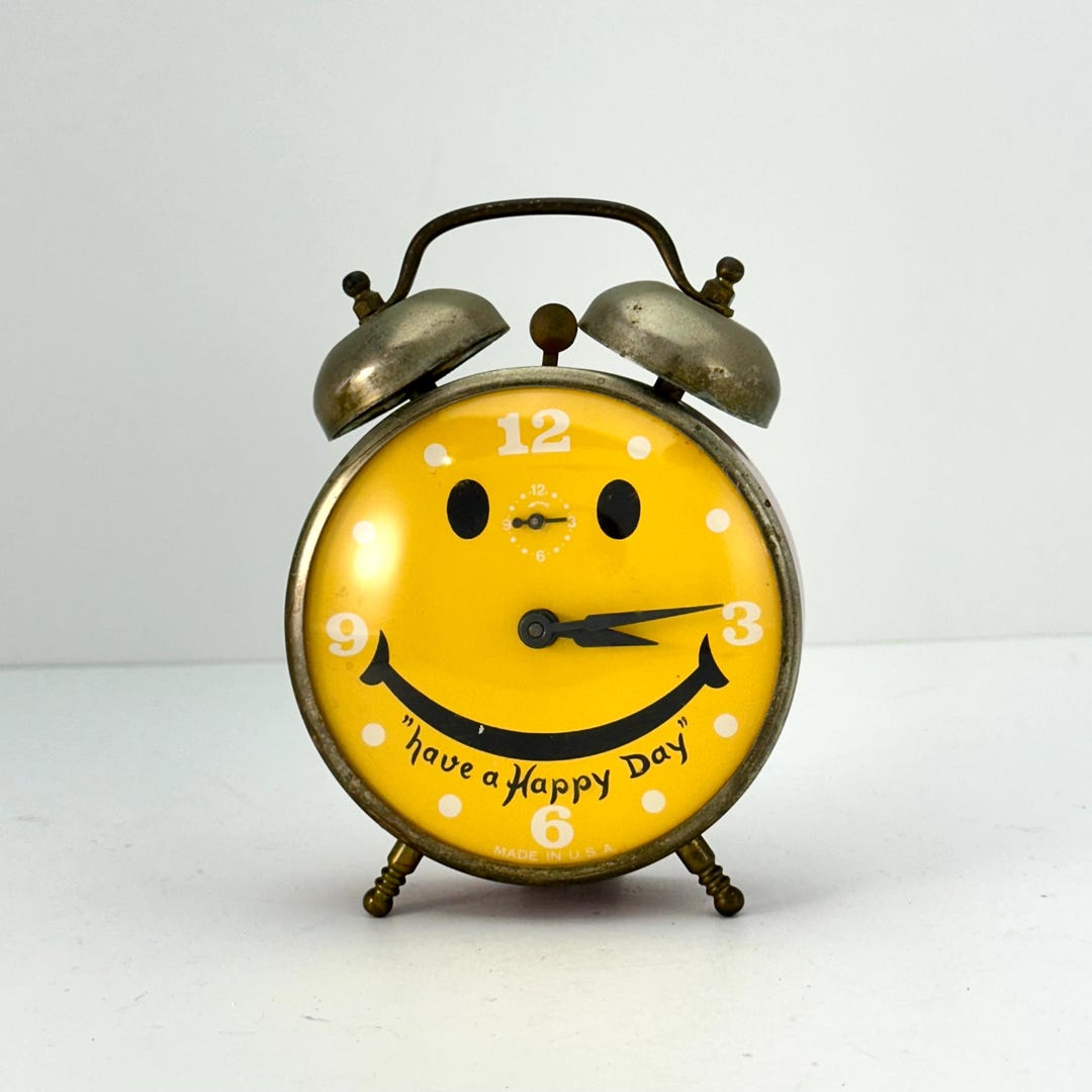 Vintage Alarm Clock Smiley Happy Face, Retro Yellow Red Desk Clocks ...