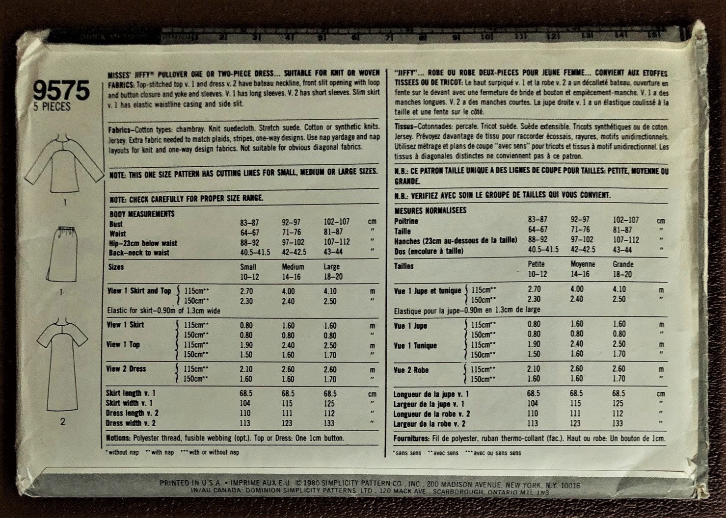 Robe classique des années 1980 ou haut et jupe mince patron de couture ...