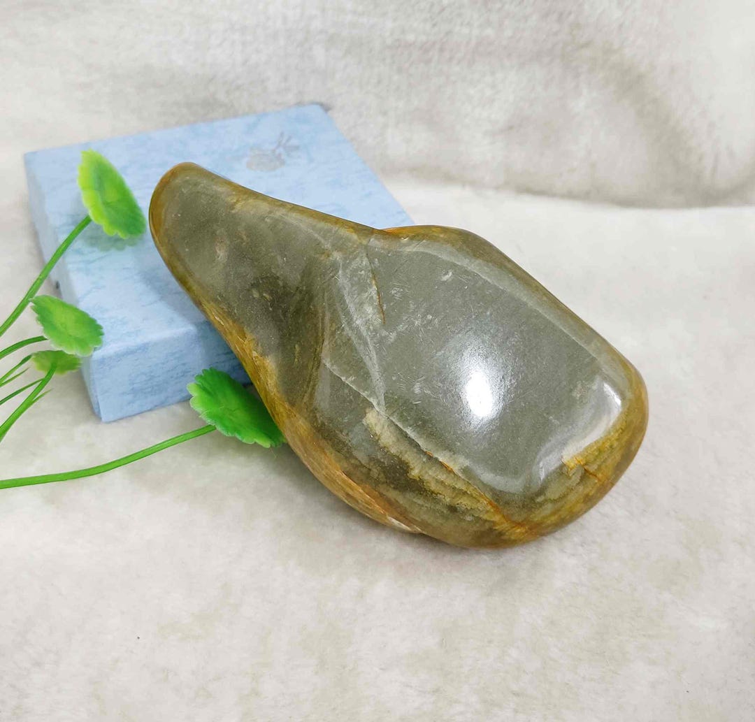 Natural Polished Jade/nephrite Mineral Specimen, Mineral Crystal ...