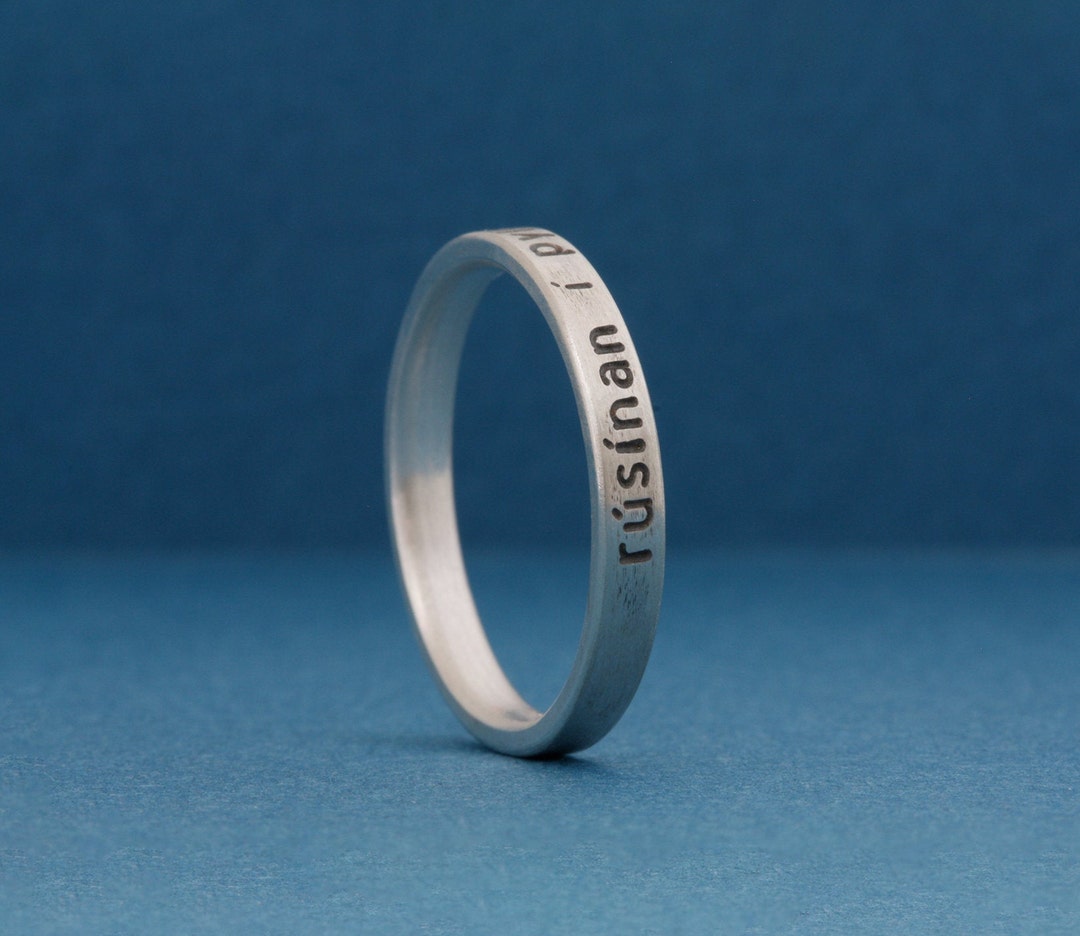 Anillo hecho a mano con frase en islandés o palabras propias (letras ...