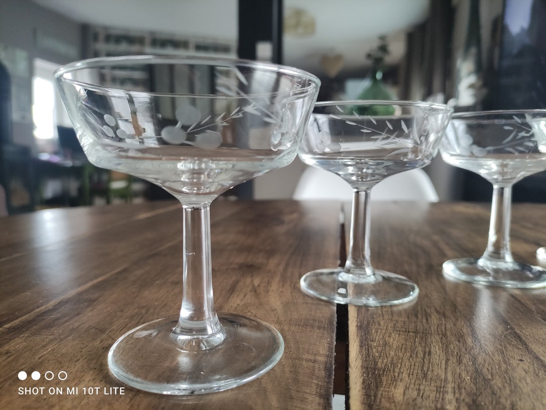 Set of 6 Champagne Glasses in Antique Chiseled Epi Glass - Etsy