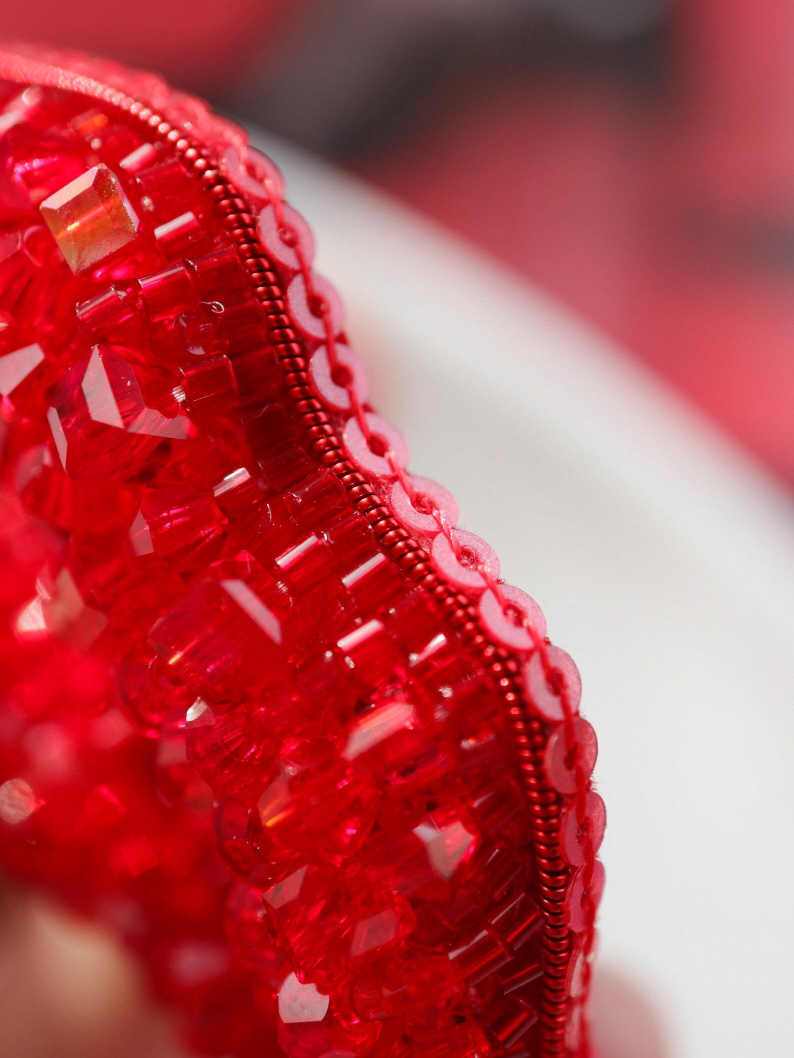 Lips Brooch Pin, Biting Lip Beaded Brooch, Handmade Crystal Red Lip Pin ...
