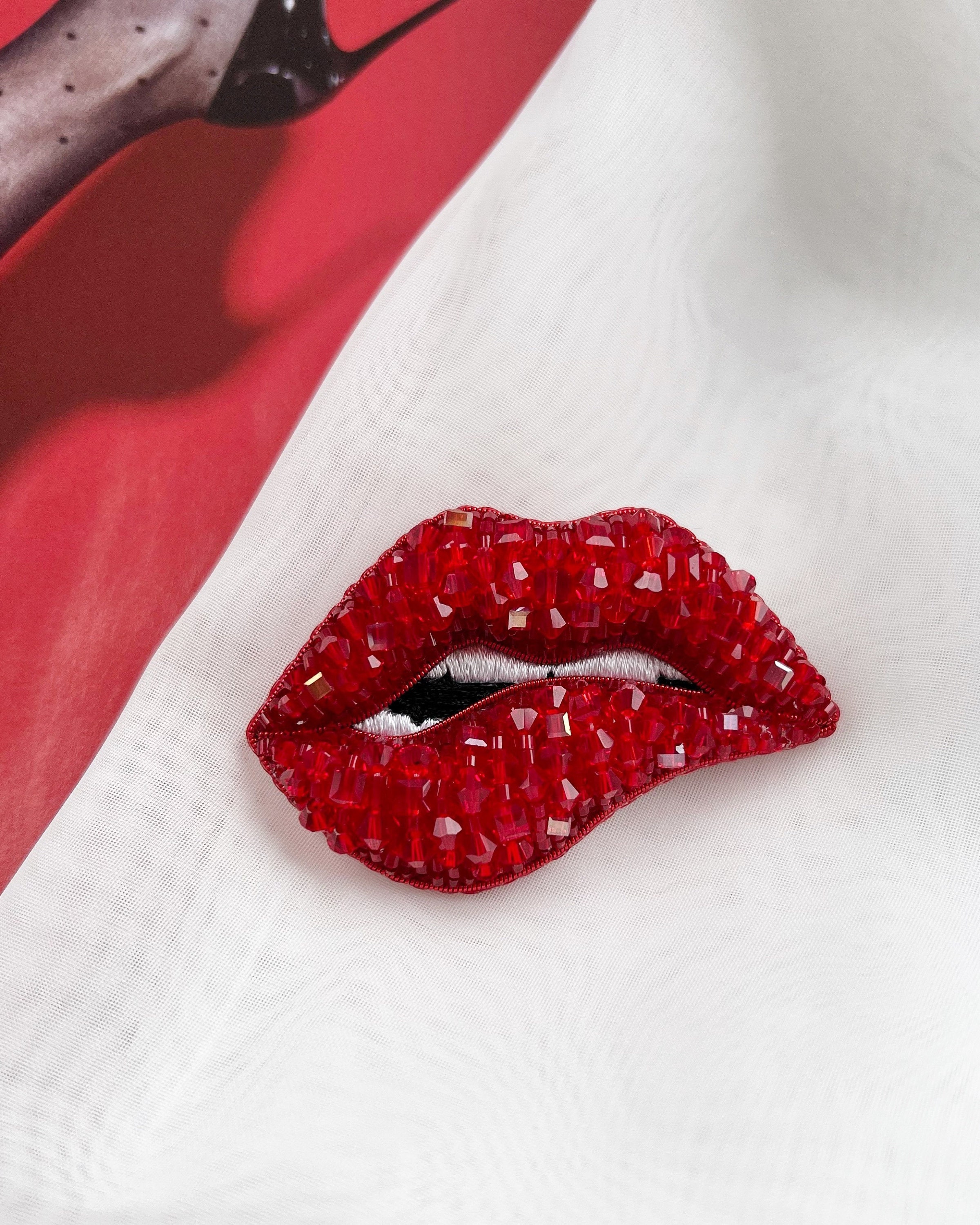 Lips Brooch Pin, Biting Lip Beaded Brooch, Handmade Crystal Red Lip Pin ...