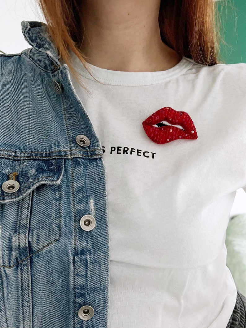 Lips Brooch Pin, Biting Lip Beaded Brooch, Handmade Crystal Red Lip Pin ...